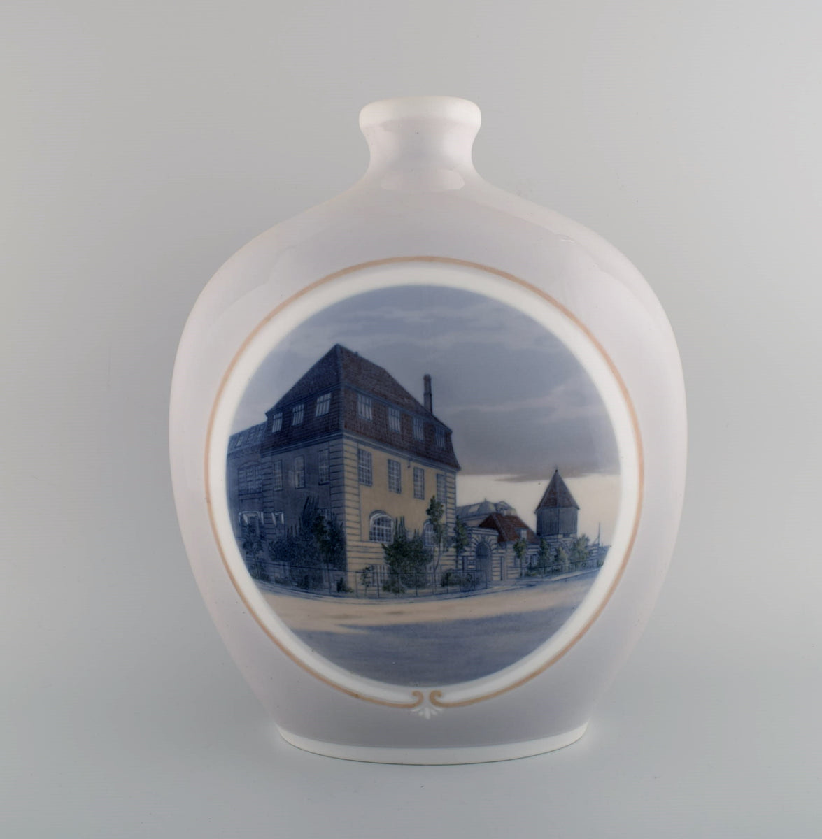 Arthur Boesen for Royal Copenhagen. Large unique vase in hand-painted ...